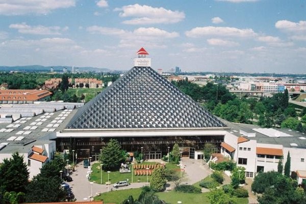 Eventhotel Pyramide in Vösendorf mieten für Events | eventlokale.at